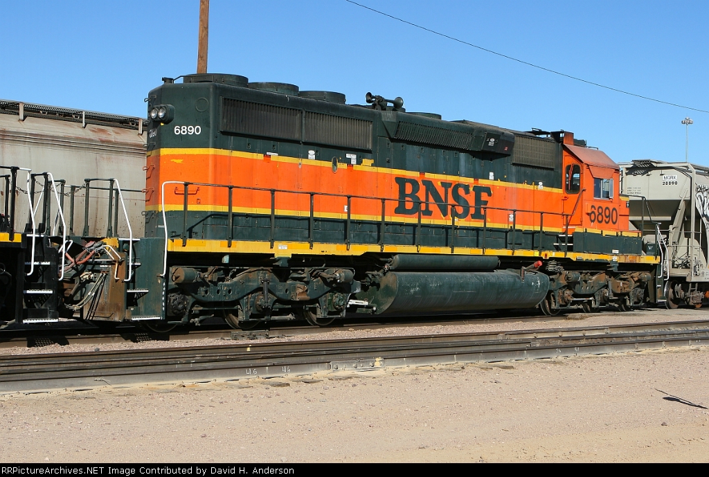 BNSF 6890